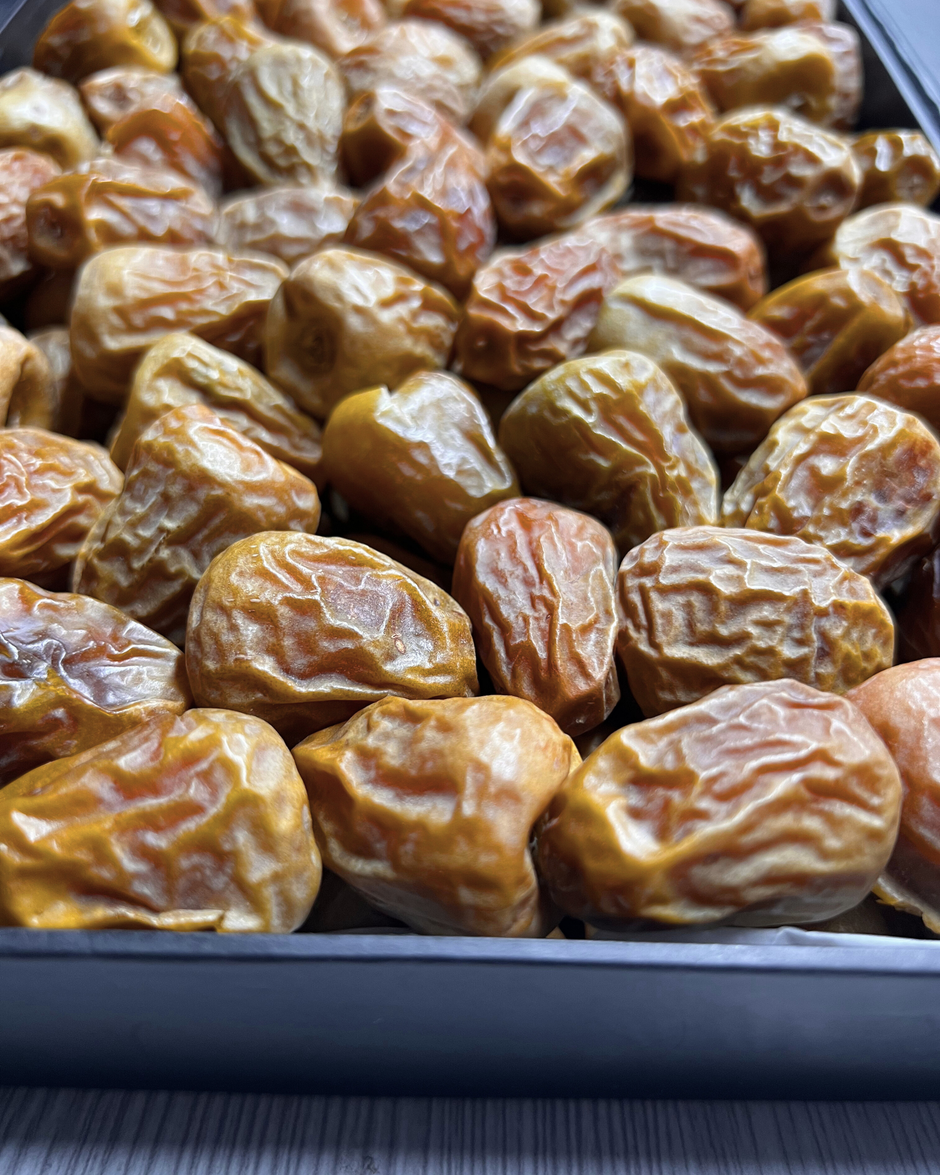 Sukkari Dates – The King of Sweetness and Nutrition – Al-Harmain Dates